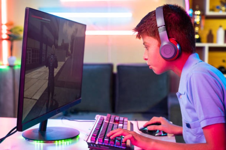 How Multiplayer Online Games Connect Communities Worldwide